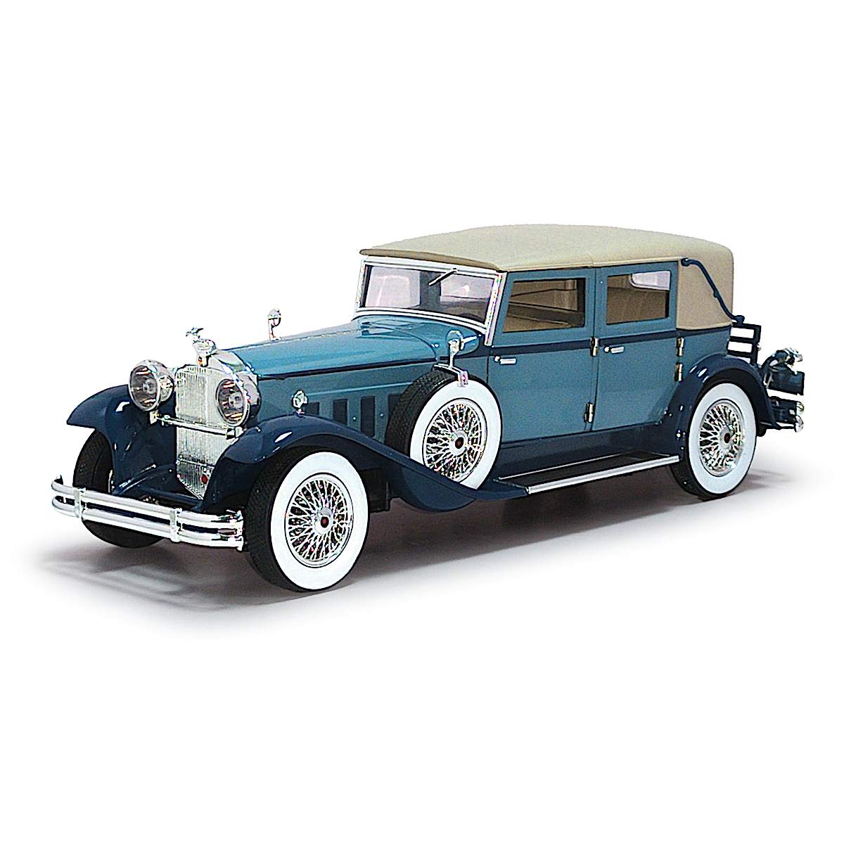 1930 Packard LeBaron 1:18-Scale Diecast Car With A Blue Two-Tone Paint ...